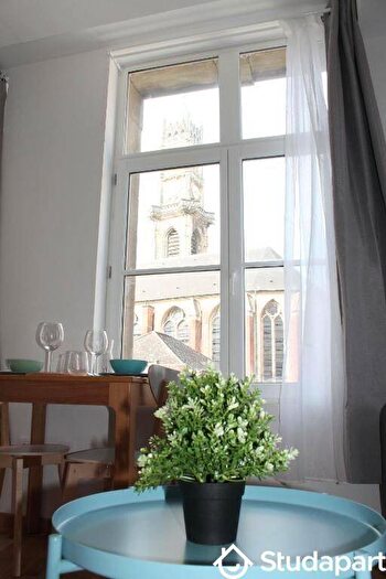 Appartement à louer - Centre-Neuf Bourg-Quesnoy-Delsaux-Musée-Cannoniers-Gare, Valenciennes - 2 pièces