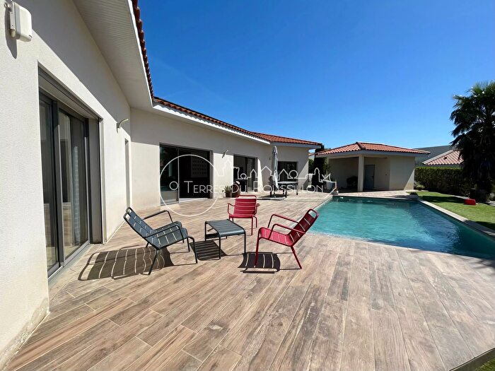 Maison 5 pièces à Sainte-Colombe-de-la-Commanderie, à vendre