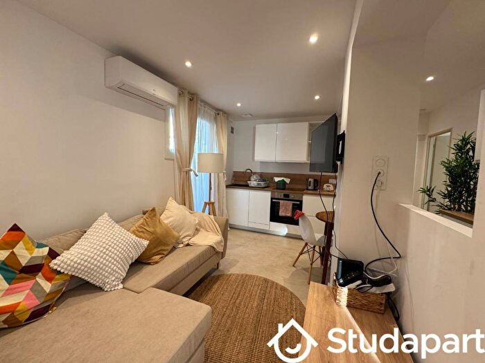 Appartement à louer - Saint Roch, Toulon - 1 pièce - 2 chambres