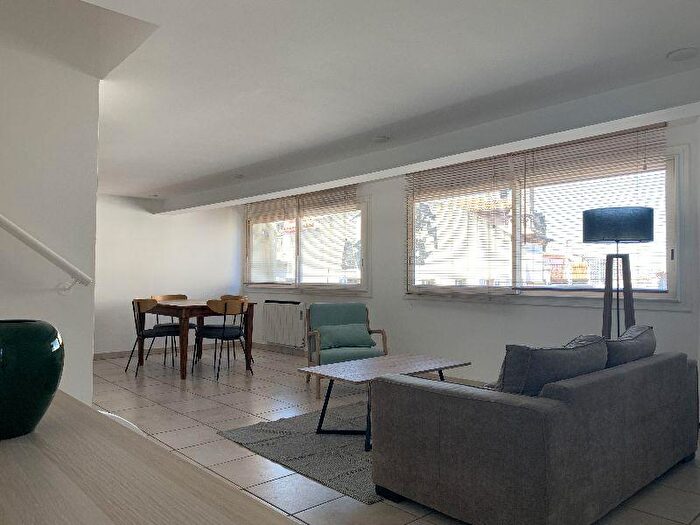 Marseille 6ème, Préfecture : Appartement 3 pièces à louer