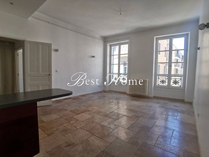 Appartement à louer - Nîmes - 3 pièces - 2 chambres