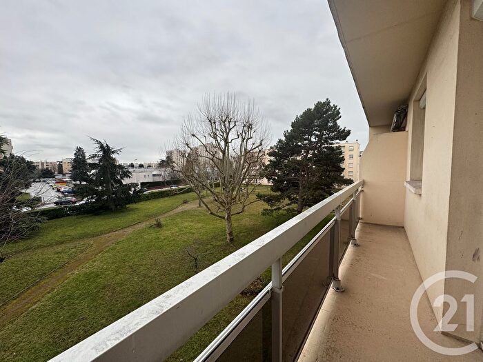 Appartement à louer - Vénissieux, Georges Levy, Ernest Renan, Moulin à vent - 4 pièces - 3 chambres