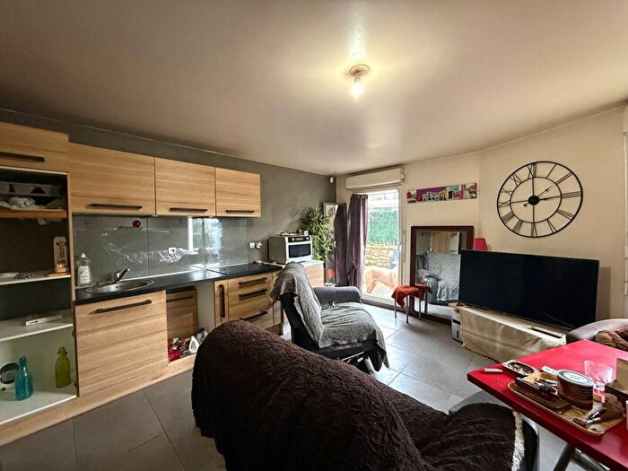 Appartement à louer - Village Pierre Lais, La Queue-en-Brie - 2 pièces - 1 chambre