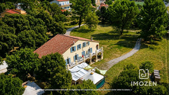 Maison 11 pièces à Signes, à vendre