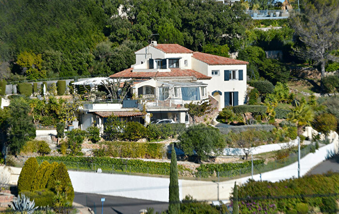 Maison à vendre - Fréjus - 10 pièces - 6 chambres