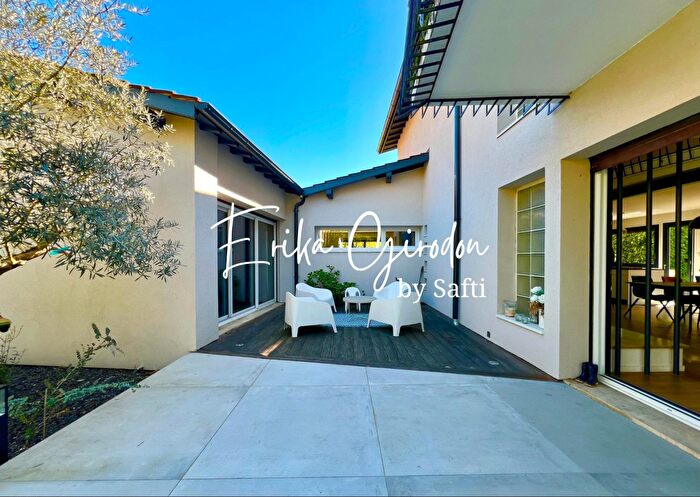 Maison 7 pièces à Miribel, à vendre