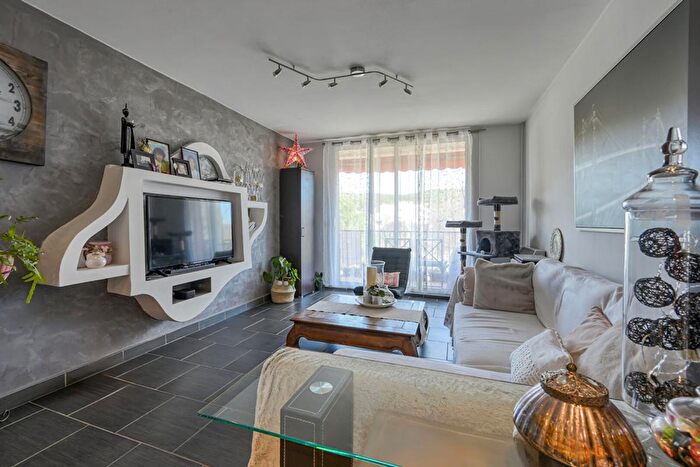 Appartement à vendre - Salon-de-Provence - 3 pièces - 2 chambres