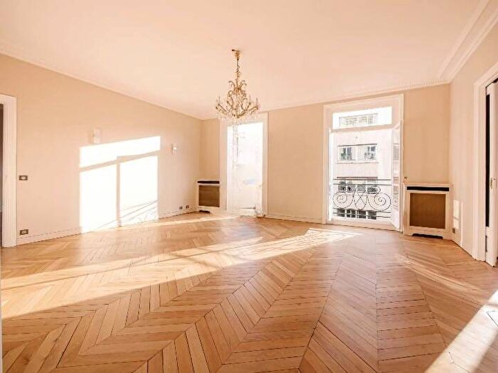 Appartement à louer - Muette Sud, Paris ème arrondissement - 5 pièces - 3 chambres