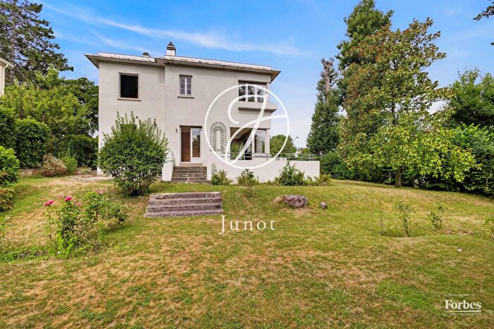 Maison 7 pièces à vendre à La Celle-Saint-Cloud, La Chataigneraie