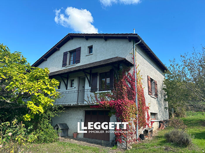 Maison à vendre - Saint-Jean-de-Côle - 9 pièces - 5 chambres