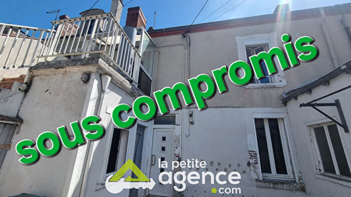 Maison à vendre - Vierzon, Centre-ville - 5 pièces - 2 chambres