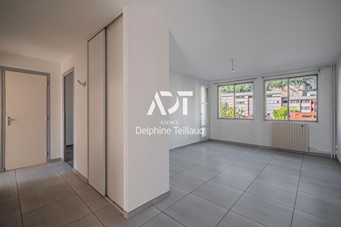 Appartement 3 pièces à Fontaine, Charles Michels, à louer