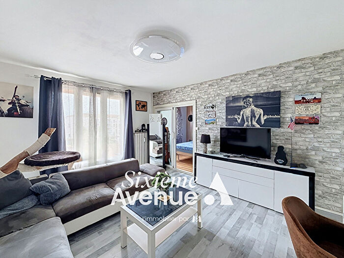 Appartement 4 pièces à vendre - Décines-Charpieu, Centre-ville