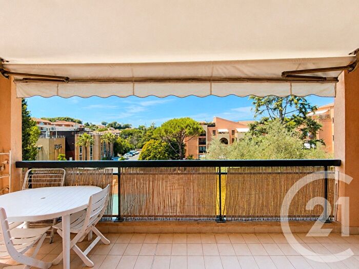 Appartement 2 pièces à louer à Mougins, Centre-ville, Village, Tournamy, Le Val de Mougins