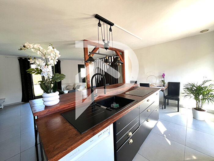 Maison à vendre - Le Mesnil-Saint-Denis - 5 pièces - 4 chambres