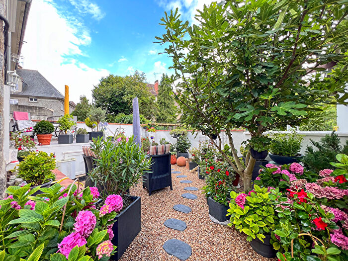 Maison à vendre - Condé-sur-Noireau - 6 pièces - 5 chambres