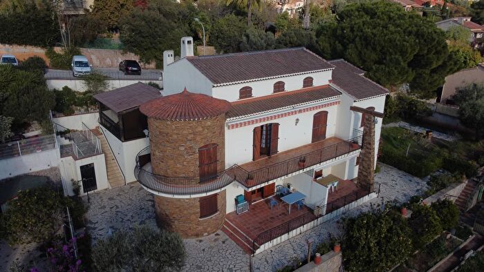 Maison à vendre - La Valette-du-Var, Libération - 14 pièces - 9 chambres