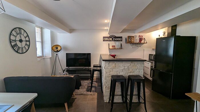 Appartement à vendre - Avignon, Palais des Papes, Zone Piétonne - 2 pièces - 1 chambre