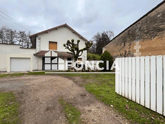 Maison à louer - Mussidan - 4 pièces - 3 chambres