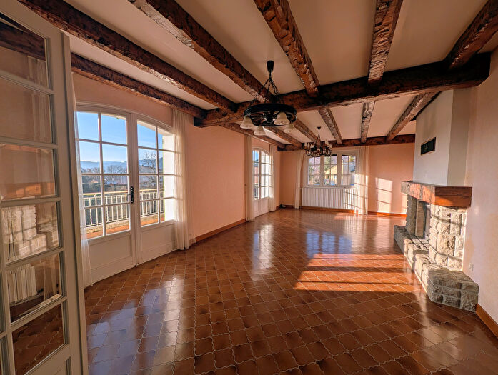 Maison 11 pièces à Laragne-Montéglin, à vendre