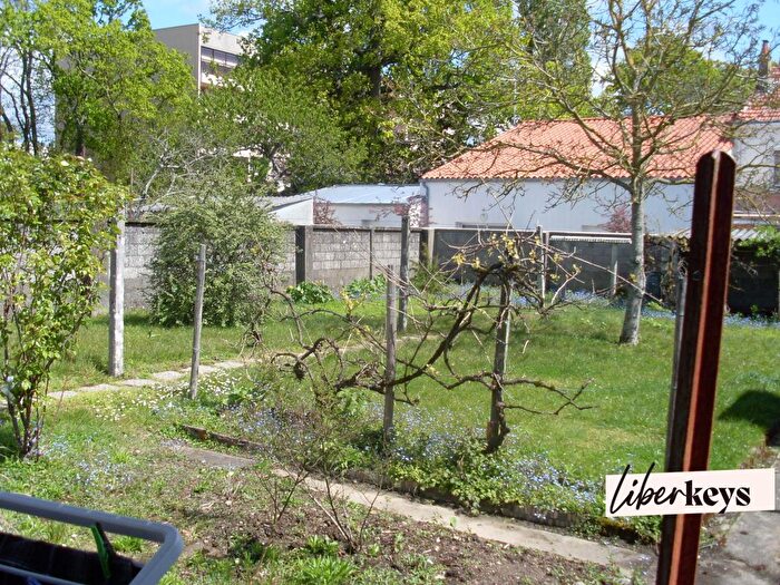 La Roche-sur-Yon, Pyramides, Jean-Yole : Maison 8 pièces à vendre