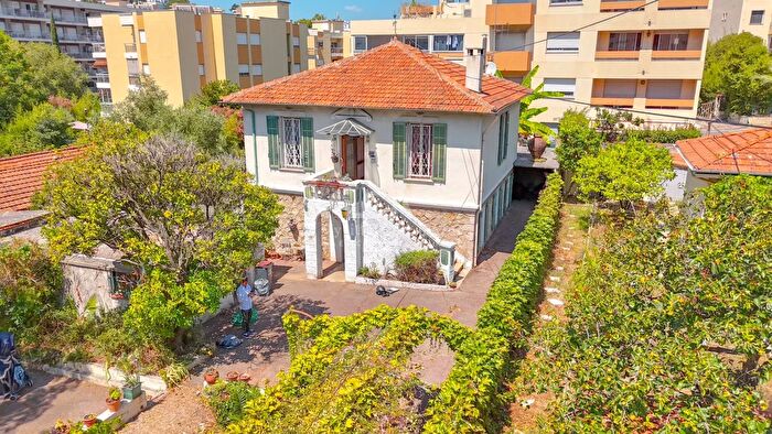 Maison à vendre - Antibes, Antibes-les-Pins, Trianon, Le Fournel, Peyregoue - 6 pièces - 4 chambres