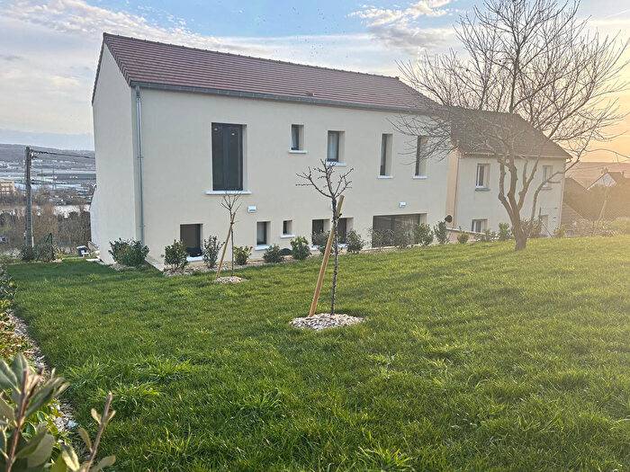 Maison à vendre - Juziers - 8 pièces - 6 chambres