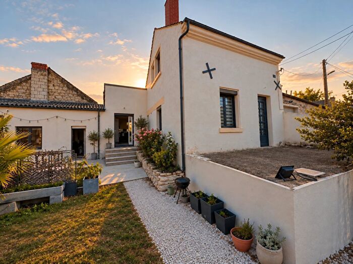 Maison 4 pièces à Saint-Just-sur-Dive, à vendre