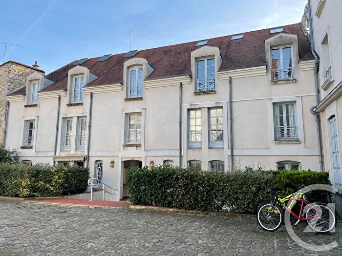 Appartement à louer - Fontainebleau, Centre-ville - 4 pièces - 2 chambres