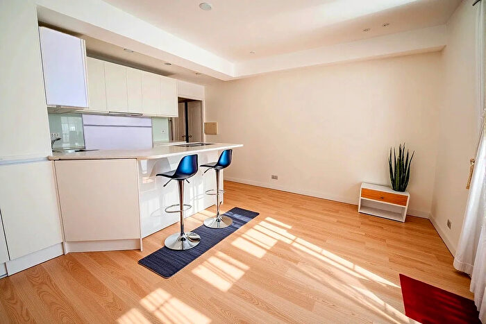 Paris 15ème, Cambronne, Garibaldi : Appartement 2 pièces à vendre