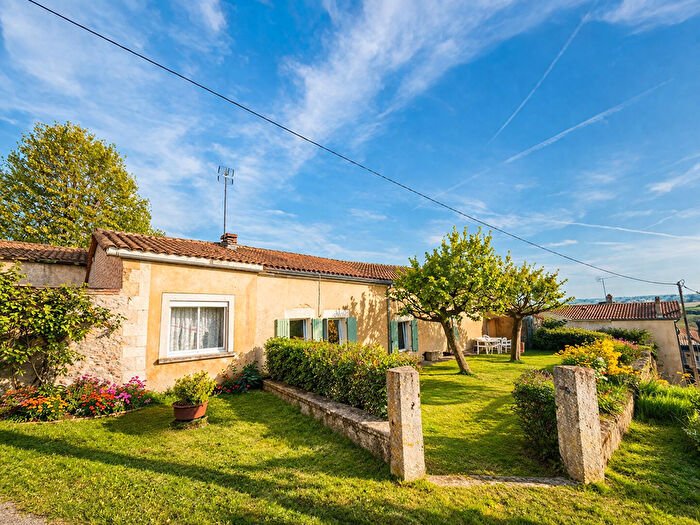 Saint-Amant-de-Montmoreau : Maison 4 pièces à vendre