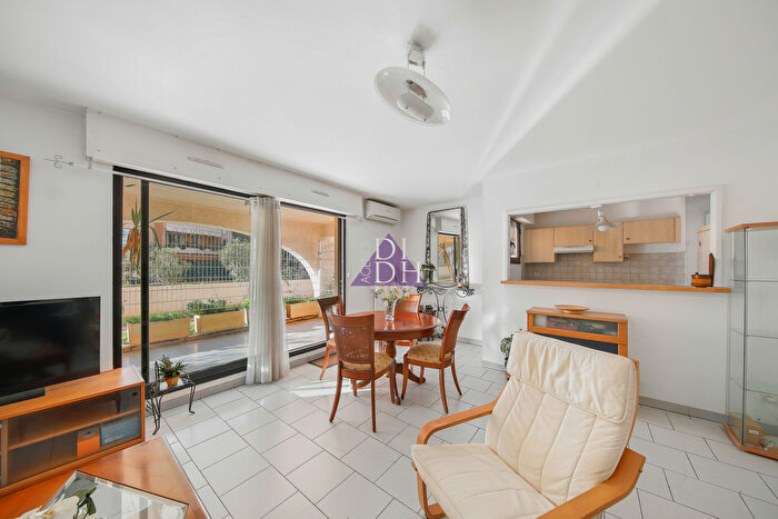 Appartement à vendre - Hyères, Centre-ville - 3 pièces - 2 chambres