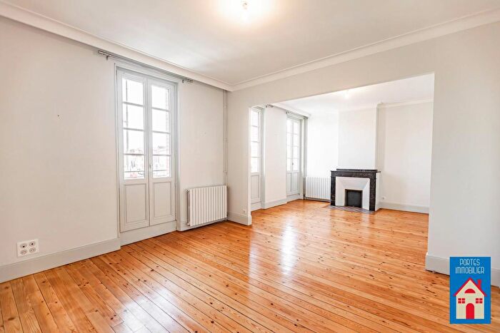 Appartement à louer - Albi, Centre-ville - 5 pièces - 3 chambres