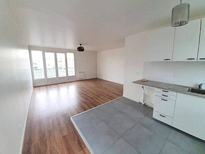 Appartement à louer - Tilleuls-Champagne, Savigny-sur-Orge - 1 pièce