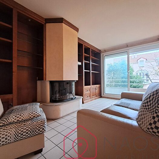 Maison à vendre - Villeneuve-la-Garenne, Est - 5 pièces - 3 chambres