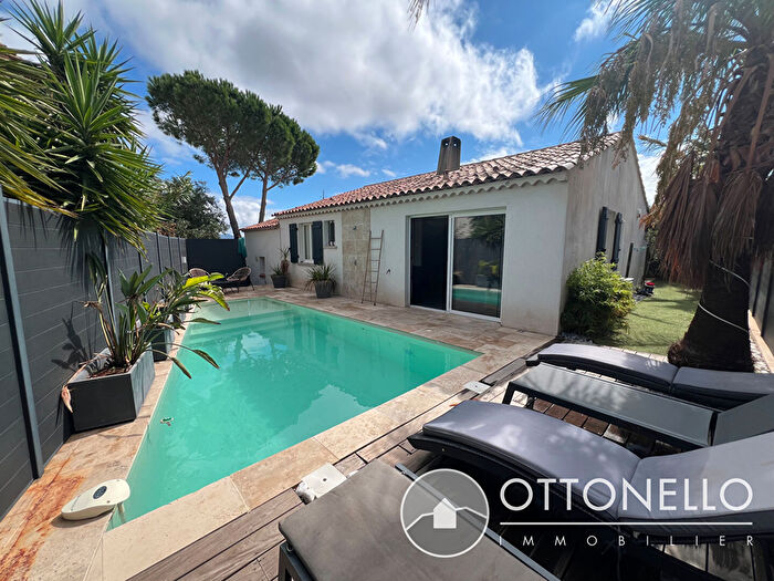 Maison à vendre - Roquebrune-sur-Argens, Village - 6 pièces - 5 chambres