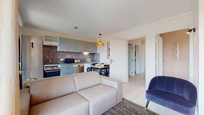 Appartement à louer - Touleuses-Bocages, Cergy - 6 pièces - 5 chambres