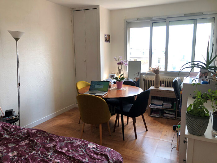 Reims, Courlancy, Porte de Paris, Bois dAmour - Appartement 1 pièce à louer