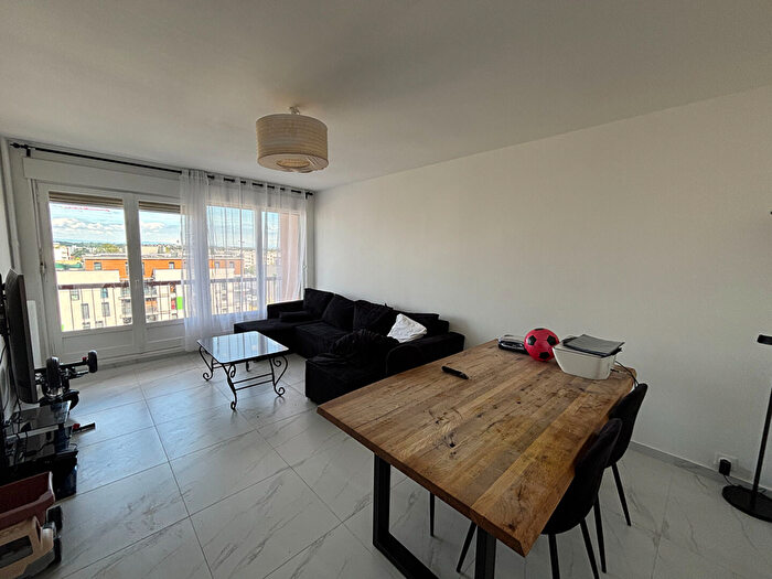 Appartement 4 pièces à Bron, Eglise, à vendre
