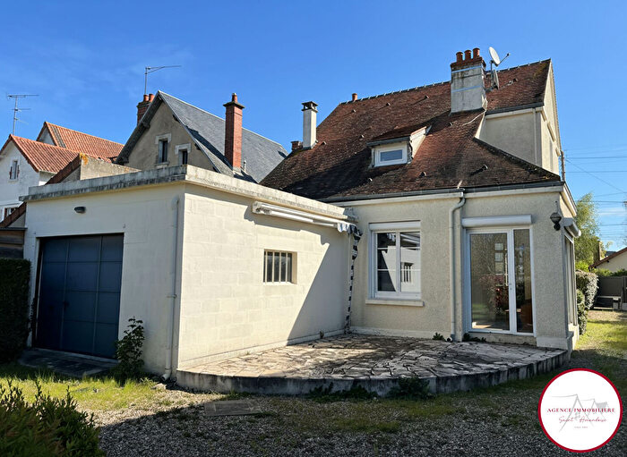 Maison 4 pièces à Saint-Amand-Montrond, à vendre