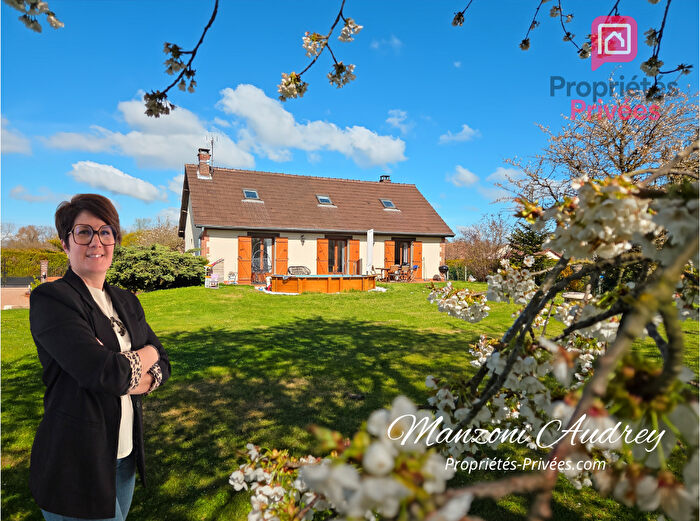 Maison 5 pièces à Saint-Lyé, à vendre