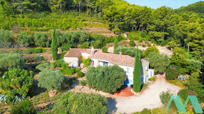 Maison à vendre - Le Beausset - 7 pièces - 4 chambres