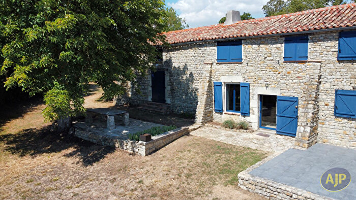 Maison à vendre - La Bretonnière-la-Claye - 6 pièces - 4 chambres