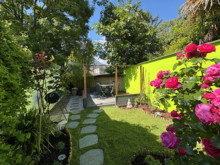 Neuilly-Plaisance, Bel Air, Clémenceau, Carnot : Maison 5 pièces à vendre