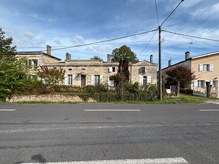 Maison à vendre - Saint-Denis-de-Pile - 6 pièces - 4 chambres
