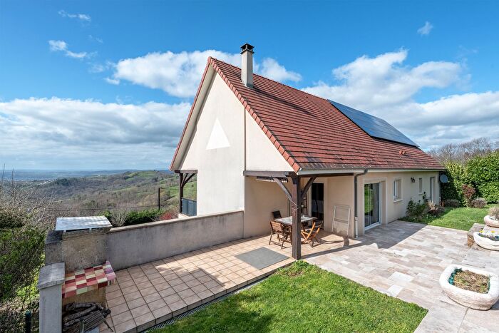 Maison à vendre - Estal - 7 pièces - 4 chambres