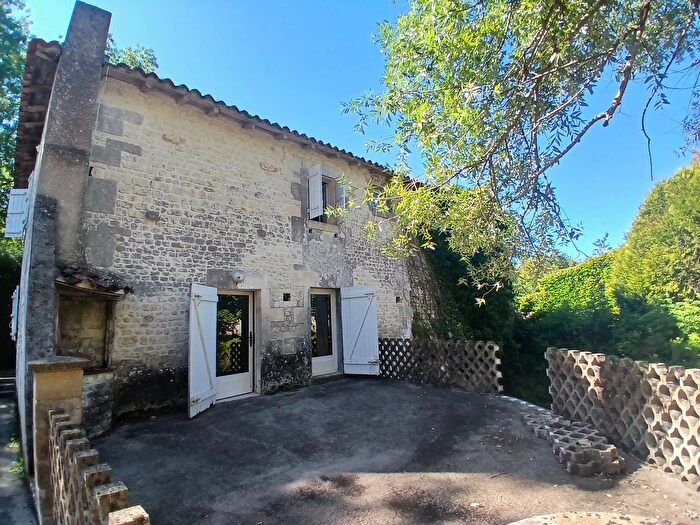 Maison 3 pièces à Saint-Palais-du-Né, à vendre