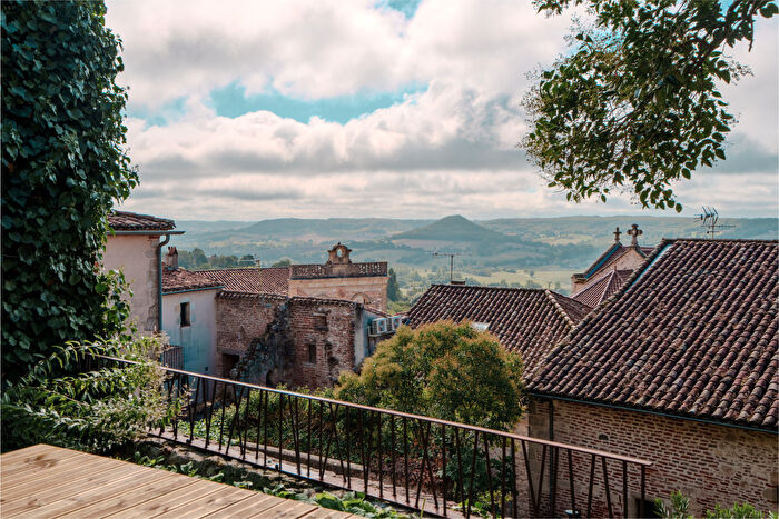 Maison à vendre - Penne-dAgenais - 8 pièces - 4 chambres