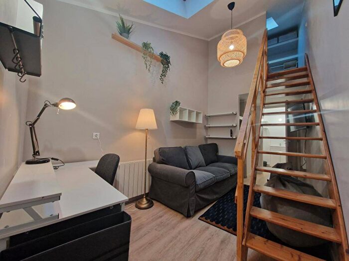 Appartement à louer - Barbâtre-Saint Remy-Verrerie, Reims - 1 pièce - 1 chambre