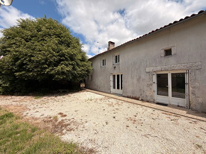 Maison 6 pièces à vendre - Salles-de-Villefagnan